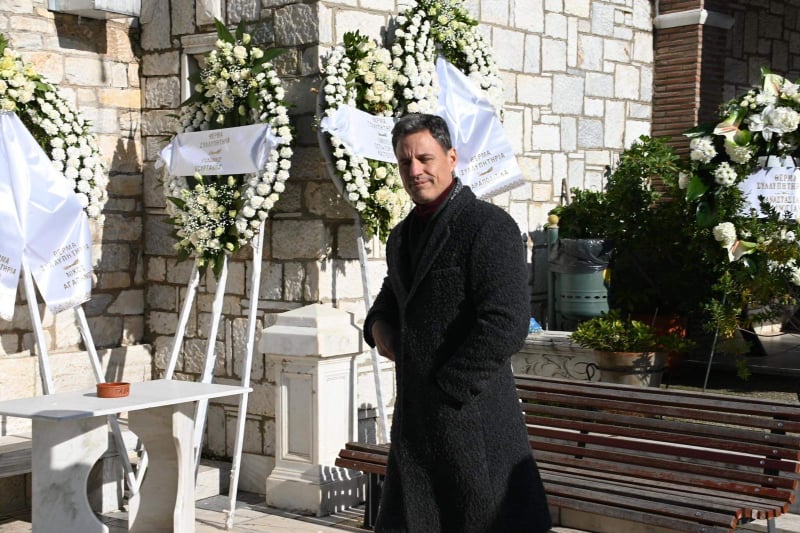 Ο Γρηγόρης Πετράκος στην κηδεία του Γιώργου Τράγκα - ΒΙΝΤΕΟ | ΕΙΔΗΣΕΙΣ