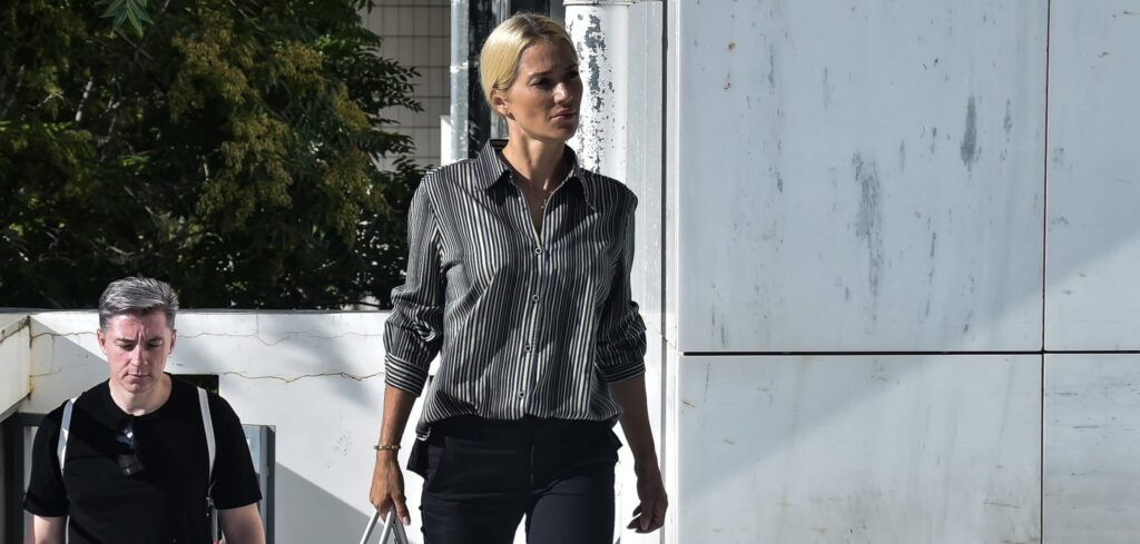 Δολοφονία Μακρή: Αναβολή της δίκης – Στο δικαστήριο και η Βικτώρια ...