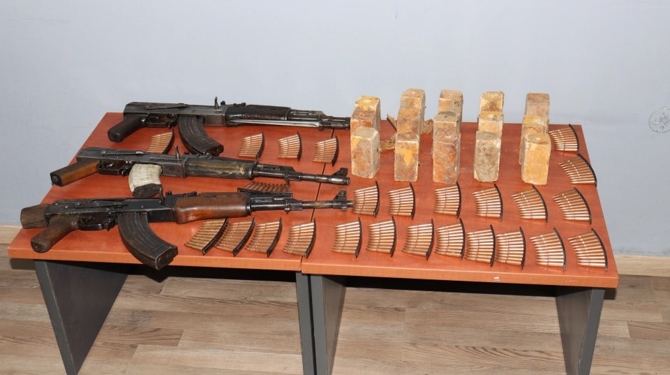 Θεσπρωτία: «Ορφανό» φορτίο με εκρηκτικά και Καλάσνικοφ στα σύνορα ...