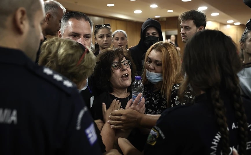 Χρυσή Αυγή: «Τι αστυνομία είστε ρε; Μαζέψτε τους φασίστες!» - Μεγάλη ...