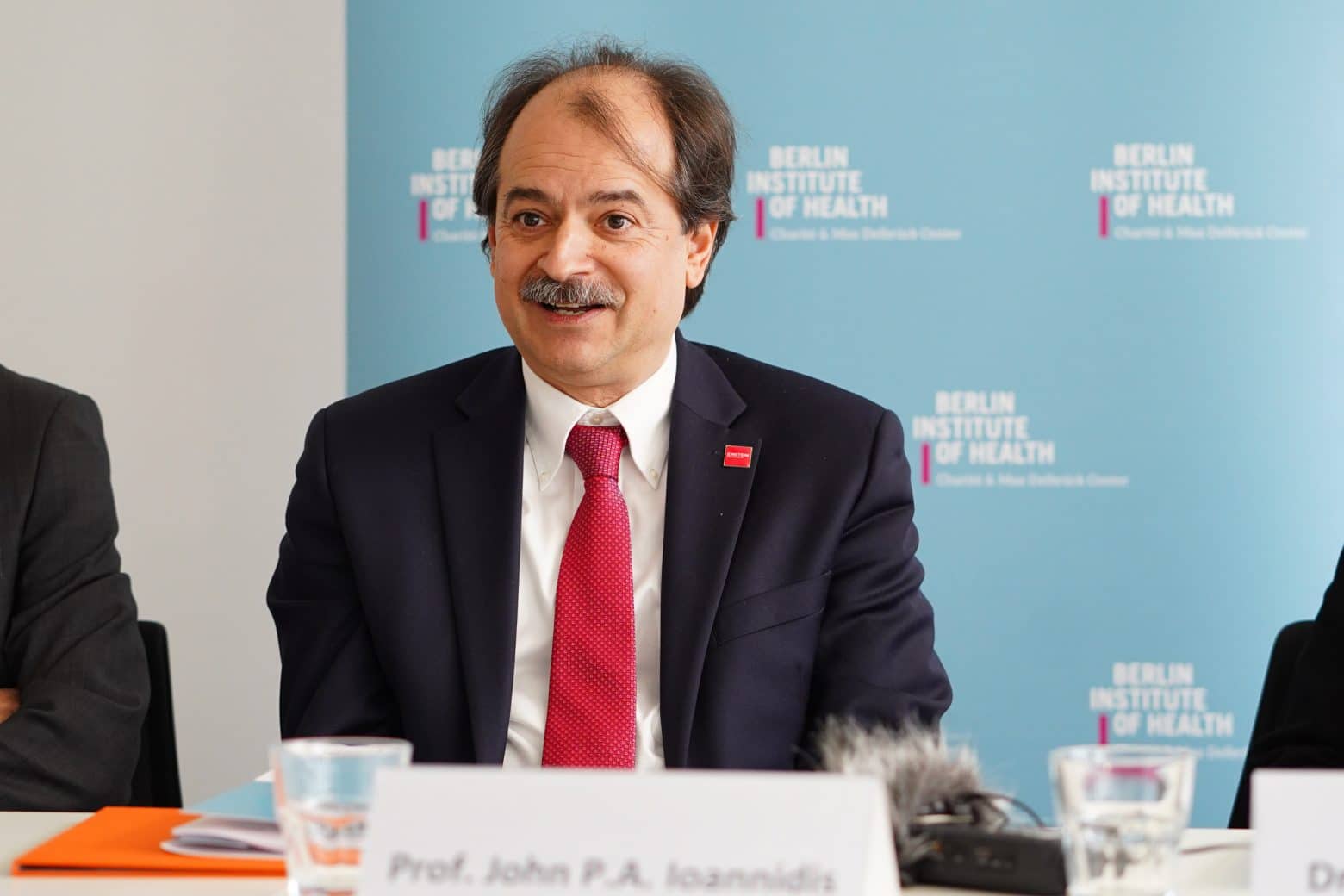 Γιάννης Ιωαννίδης - Ο καθηγητής-σύμβολο των αντιεμβολιαστών στην «Π»: «Η θνητότητα του covid ...