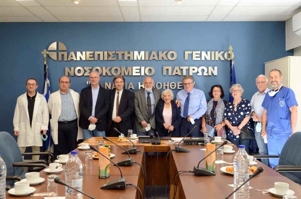 Πάτρα: Δόθηκαν δύο νέες καρέκλες χημειοθεραπείας στο Πανεπιστημιακό ...