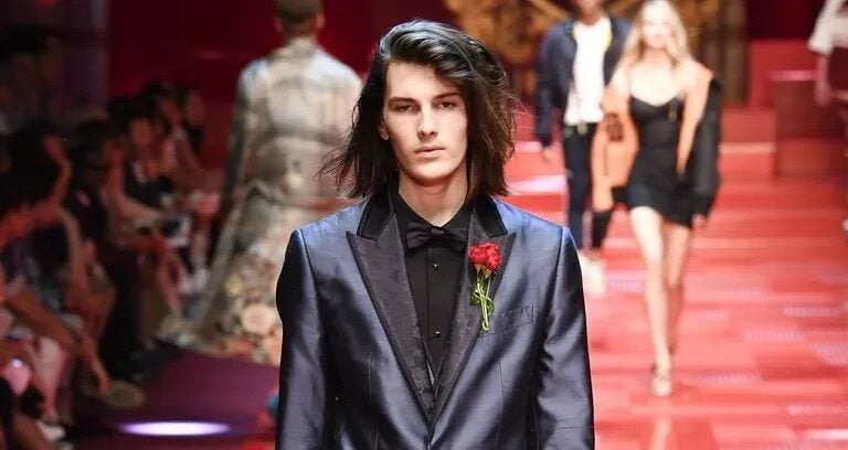 Γνωρίζετε τον Dylan Brosnan που κατακτά τον κόσμο της μόδας; | ΕΙΔΗΣΕΙΣ