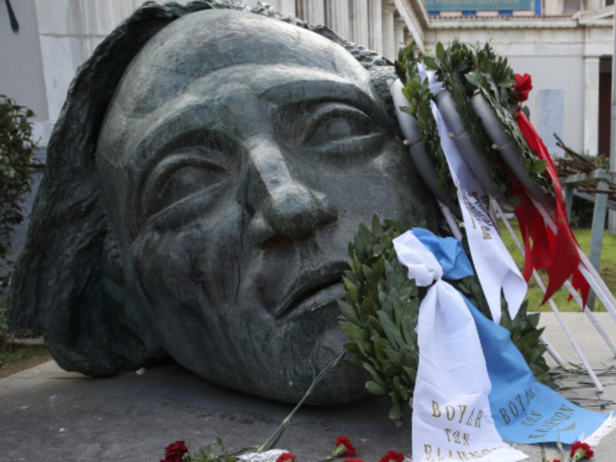Οι ιστορίες πίσω από την κεφαλή στην Πύλη του Μετσόβιου Πολυτεχνείου ...