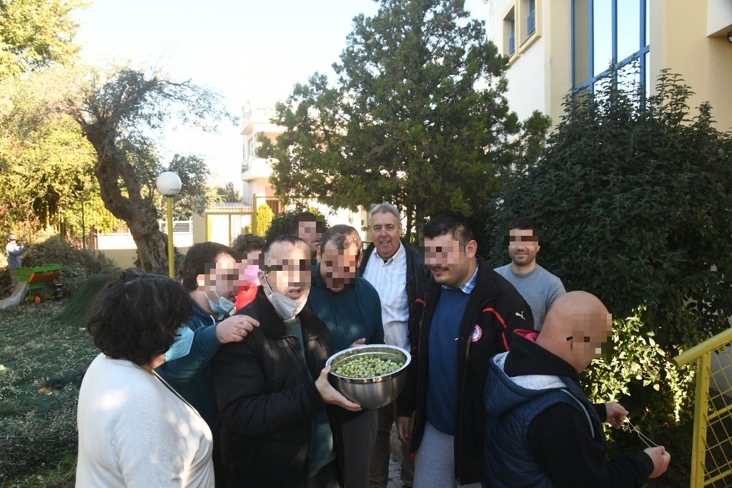 Πάτρα: Τα παιδιά των ΚΔΑΠ – ΑΜΕΑ του Δήμου, ΚΟΜΑΙΘΩ και ΑΜΠΕΤ ΧΑΣΜΑΝ ...