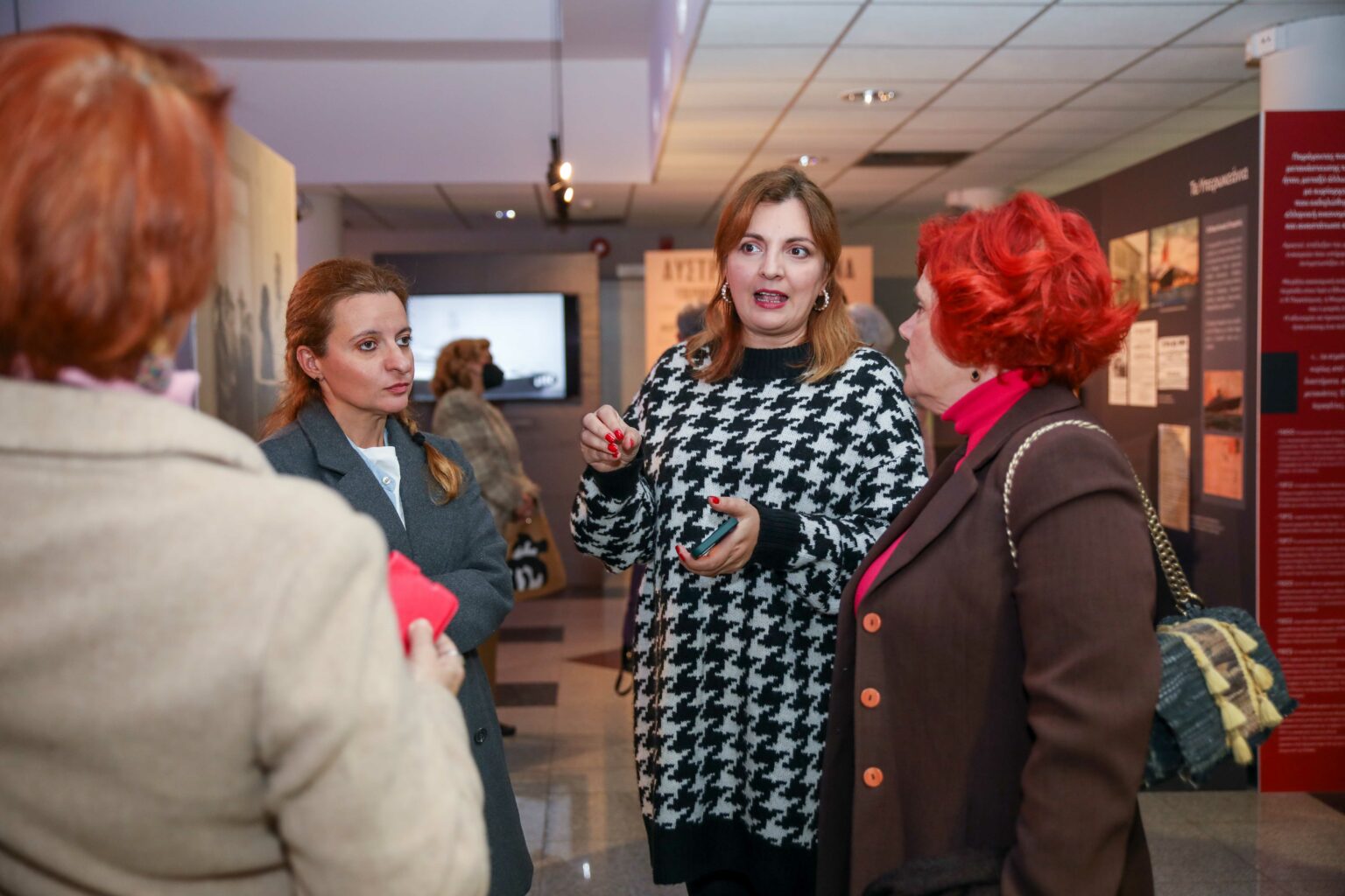 Πάτρα: Με επιτυχία η έκθεση «Γης Απόδημοι Ελληνες, Πάτρα - νήσος Ellis ...