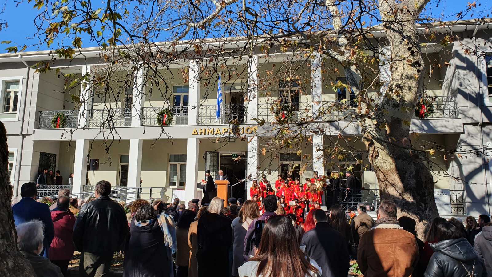 Εργο - σύμβολο το νέο Δημαρχείο Καλαβρύτων - ΦΩΤΟ