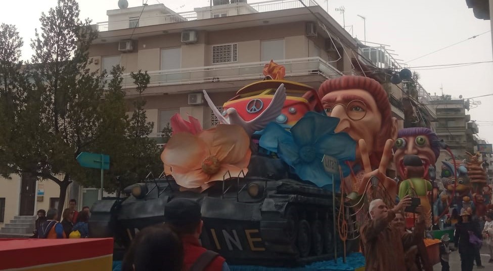 «Πατρινό καρναβάλι για πάντα»: Η Μεγάλη Παρέλαση, «ποτάμι» χαράς ...