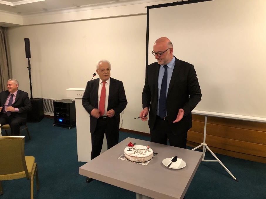 Πάτρα: Εκοψε την Πρωτοχρονιάτικη πίτα του ο Σύνδεσμος Απανταχού Αχαιών ...