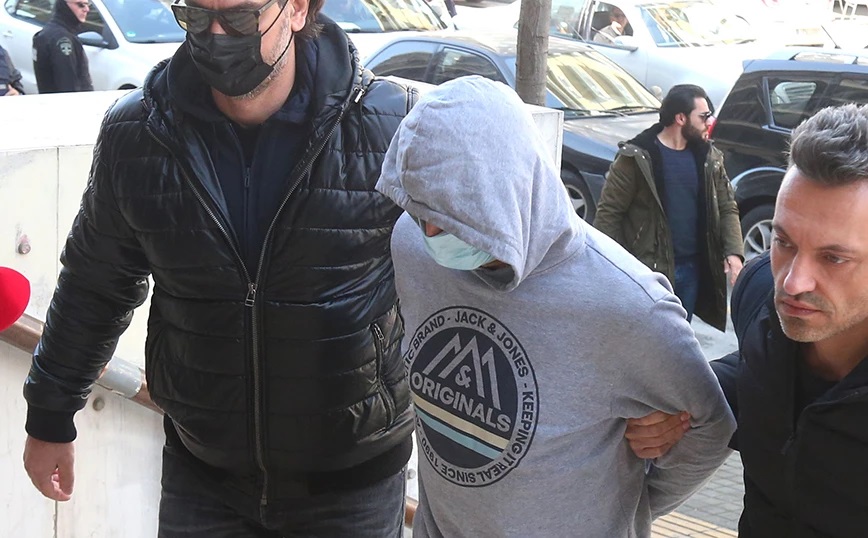 Θεσσαλονίκη: Προφυλακίστηκε ο 62χρονος απόστρατος που κλειδώθηκε με τα ...