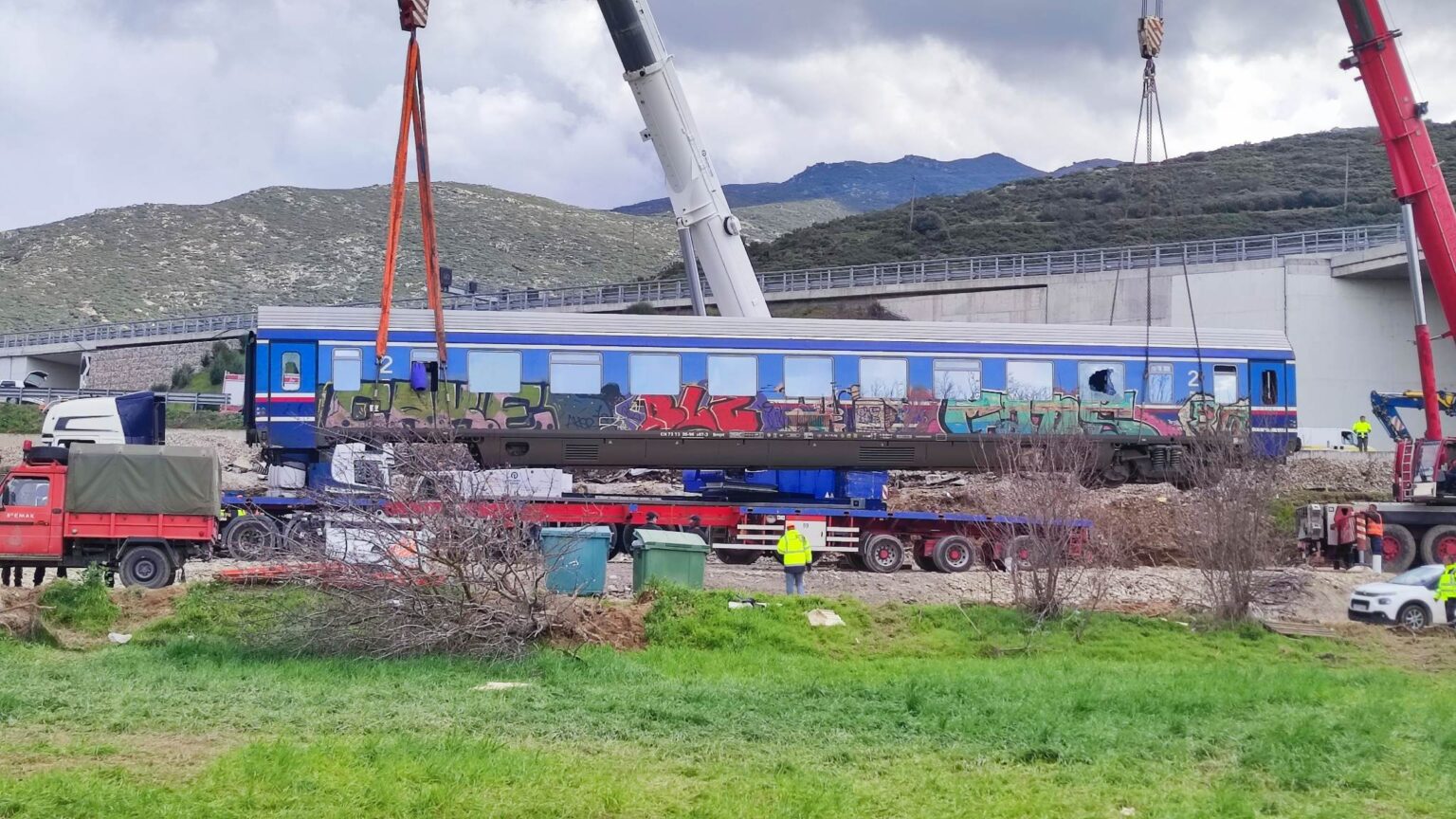 Τέμπη: Απομακρύνθηκε και το πέμπτο βαγόνι από τον τόπο της τραγωδίας ...