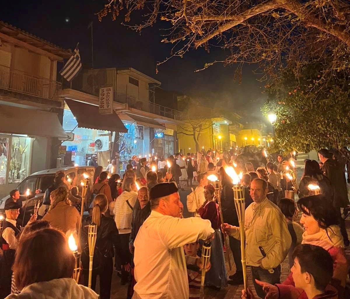 Κρέστενα: Αναβίωσε το έθιμο της Λαμπαδηφορίας | ΕΙΔΗΣΕΙΣ