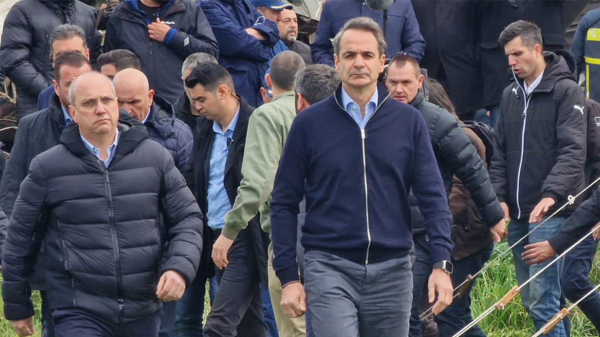 Τέμπη - Μητσοτάκης: «Οφείλω σε όλους, αλλά πάνω από όλα στους συγγενείς ...
