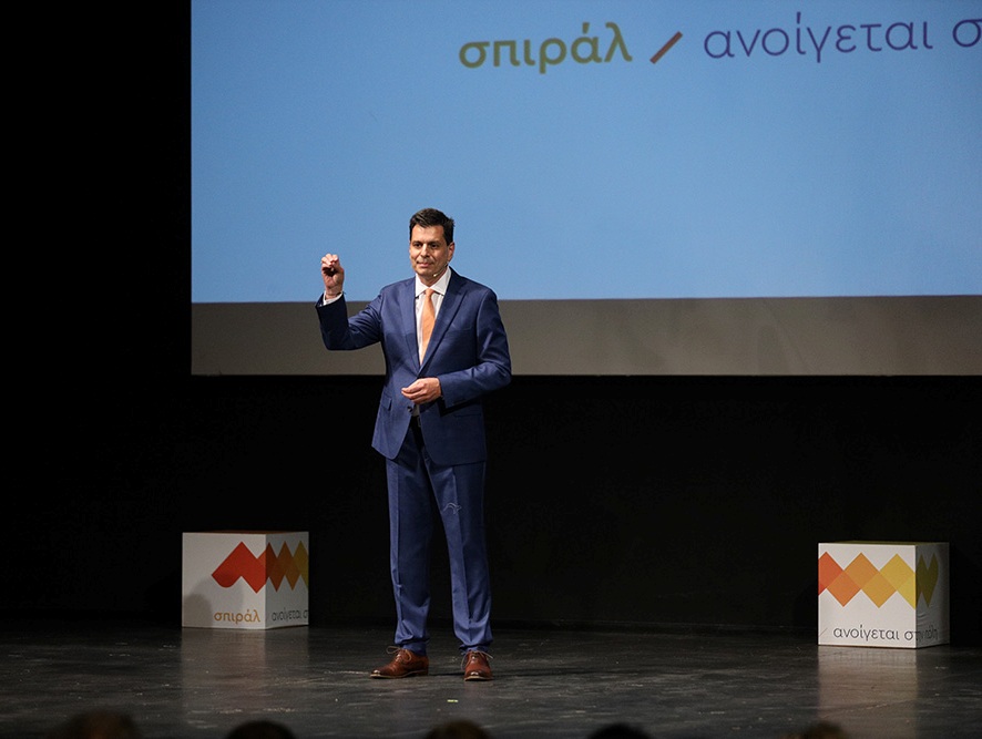 Πάτρα - σπιράλ: «Εκλεψε» την παράσταση ο Πέτρος Ψωμάς - Με όραμα και ...