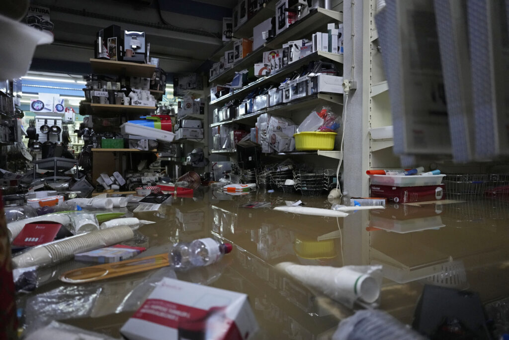 Ισπανία - Πλημμύρες: Στο «έλεος του Θεού» Μούρθια, Βαλένθια και ...