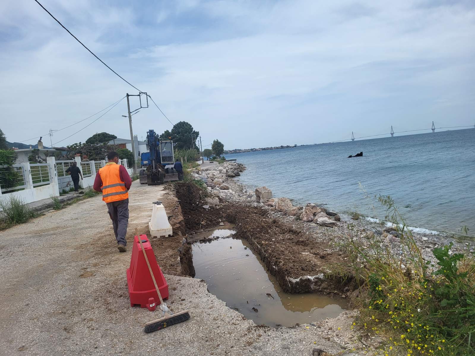 Πάτρα: Ξεκίνησαν οι εργασίες αποκατάστασης της παραλιακής οδού στα ...