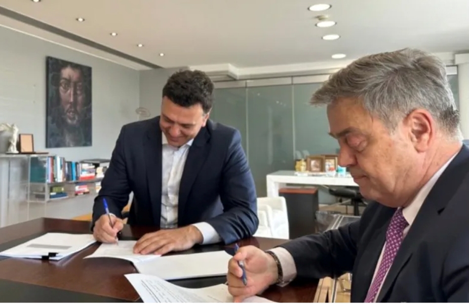 Επεσαν οι υπογραφές για τη μαρίνα Παλαίρου
