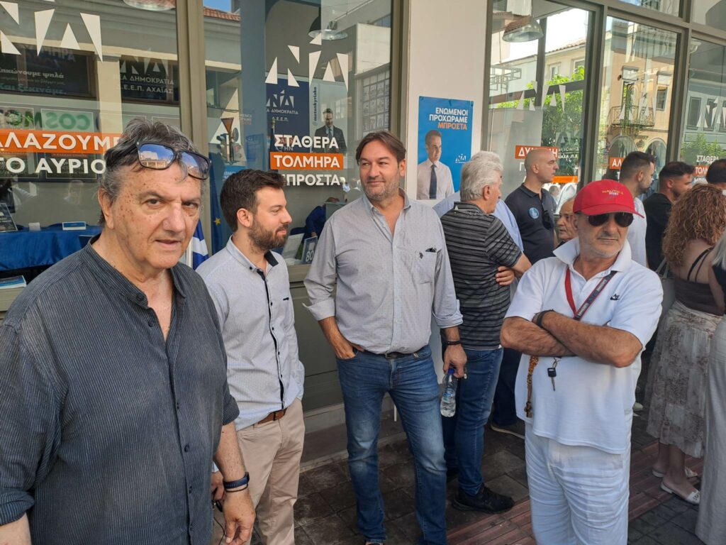 Στο εκλογικό κέντρο της Ν.Δ. ο Π. Σταθάκης | ΕΙΔΗΣΕΙΣ