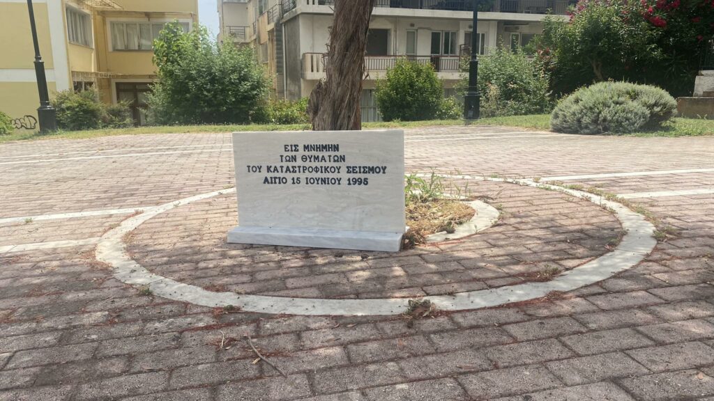 Στη μνήμη των νεκρών | ΕΙΔΗΣΕΙΣ