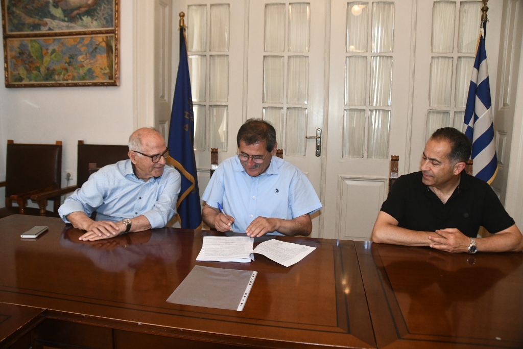 Πάτρα: Ο Κ. Πελετίδης υπέγραψε την σύμβαση για την ολοκληρωμένη ...