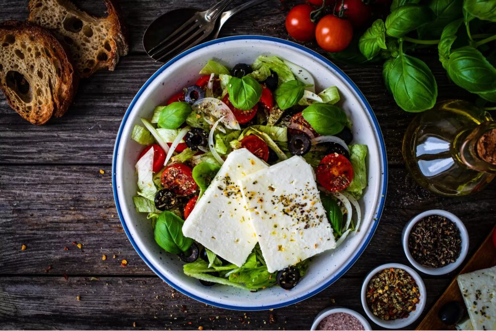 Από «χρυσό» η χωριάτικη σαλάτα στην Ελλάδα, παρά... στο Εξωτερικό ...