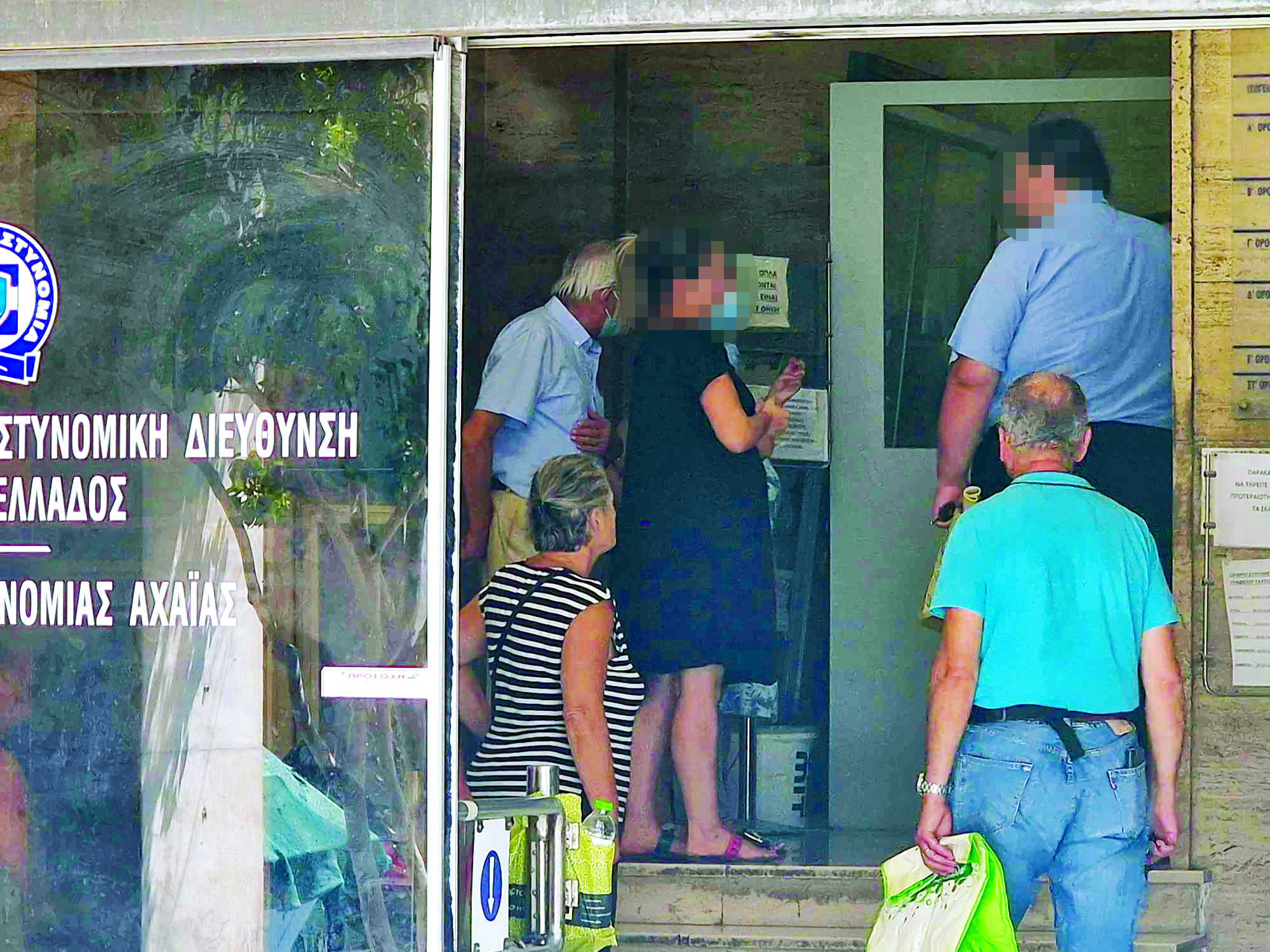 Φτάνουν μέχρι την Κ. Αχαΐα για ανανέωση ταυτότητας - Το αδιαχώρητο στο ...