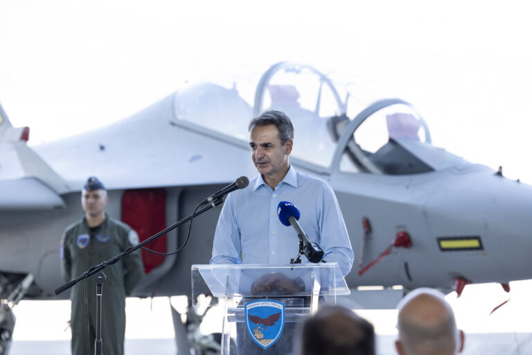 Μητσοτάκης: Στην 120 Πτέρυγα Εκπαίδευσης Αέρος στην Καλαμάτα ...