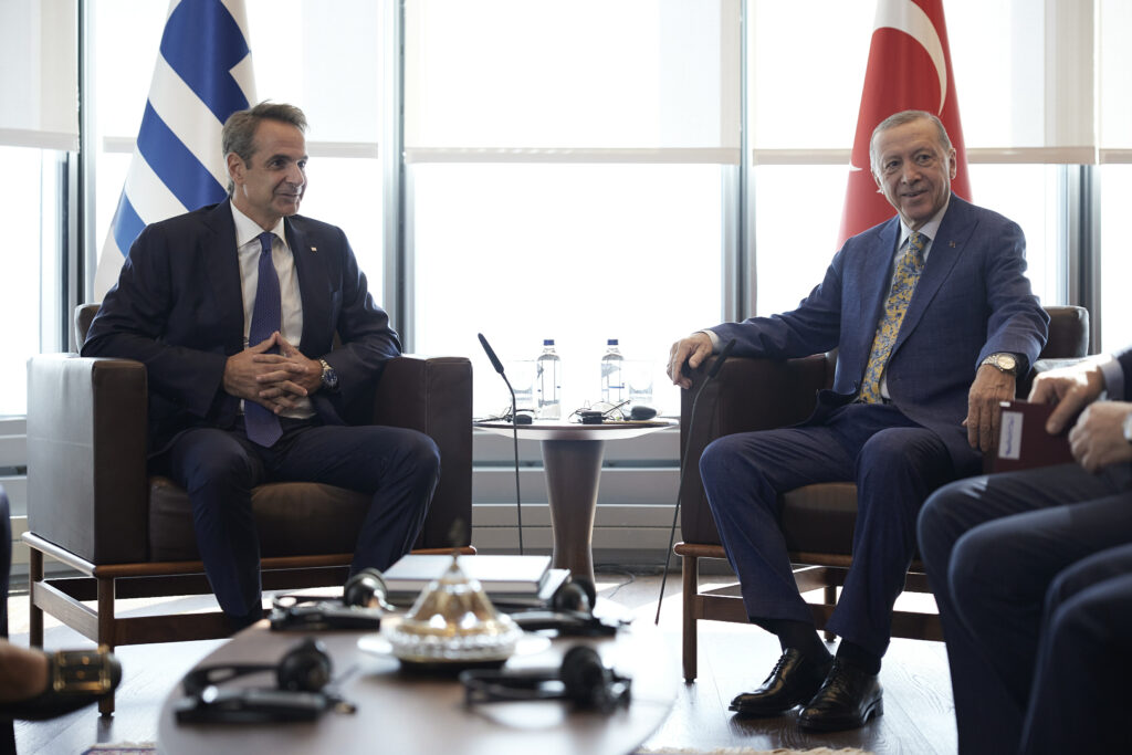 Τουρκικά ΜΜΕ: «Ο Μητσοτάκης ήρθε με τα χέρια στις τσέπες» - BINTEO ...
