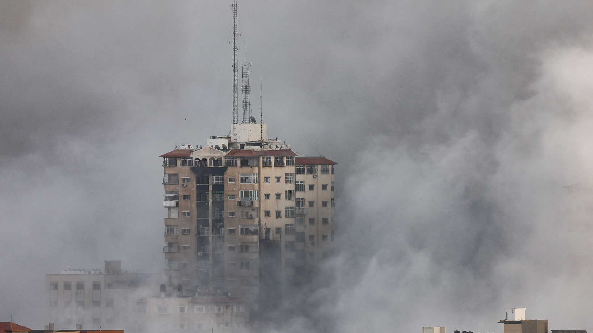 Χάος στη Μέση Ανατολή: Σαρωτικοί βομβαρδισμοί του Ισραήλ στη Γάζα - Νέα ...
