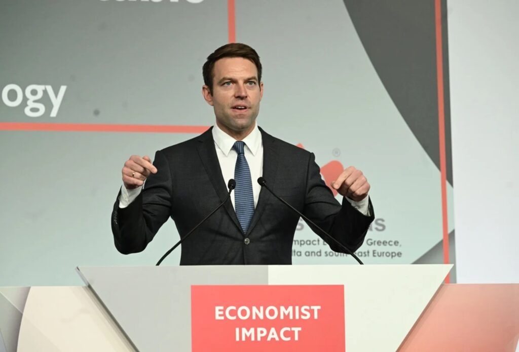 Κασσελάκης - Economist: «Φιλοδοξώ να γίνω ο επόμενος πρωθυπουργός της ...