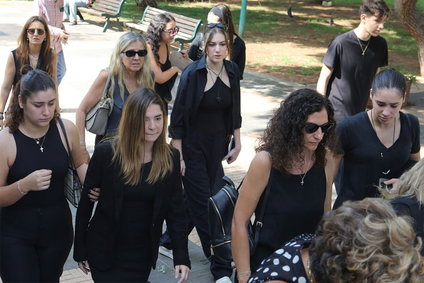 Κηδεία Γιάννη Ιωαννίδη: Ράγισαν καρδιές για τον «ξανθό» | ΕΙΔΗΣΕΙΣ