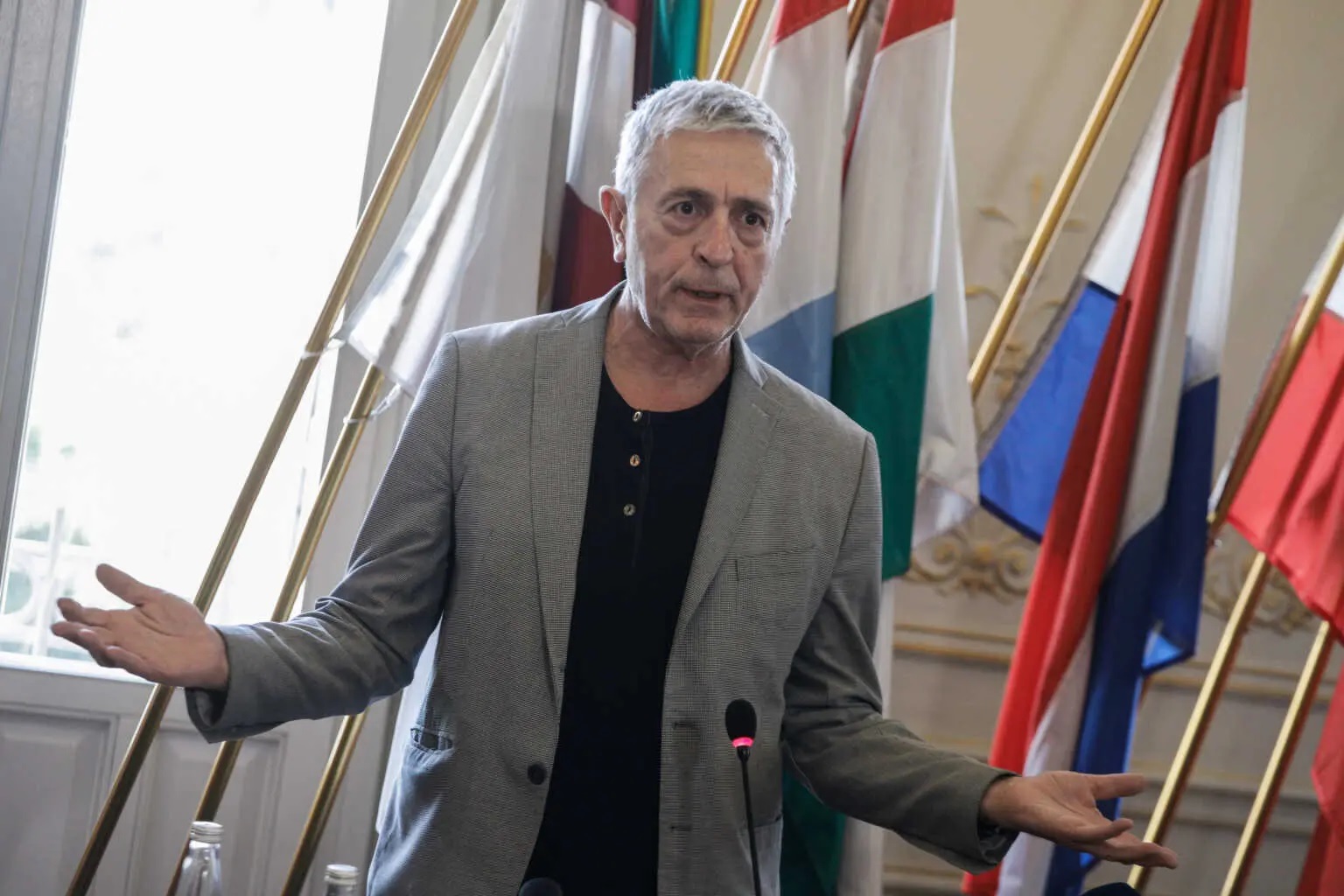 Δεν παραδίδει την έδρα ο Κούλογλου- Κουμουνδούρου «Έχει ζημιώσεις το ...