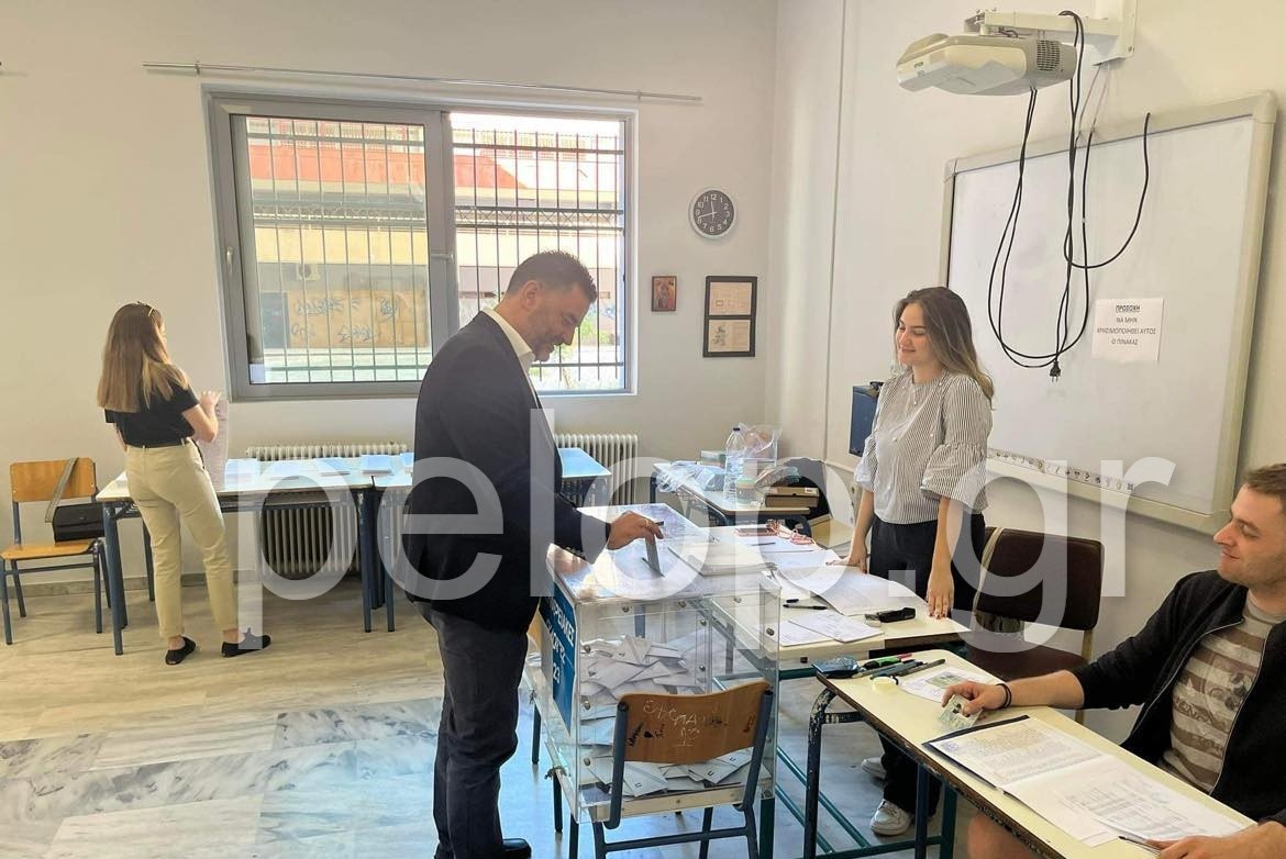 Ψήφισε στο 4ο Γυμνάσιο ο Σπύρος Σκιαδαρέσης - «Όλοι μαζί ενωμένοι ...
