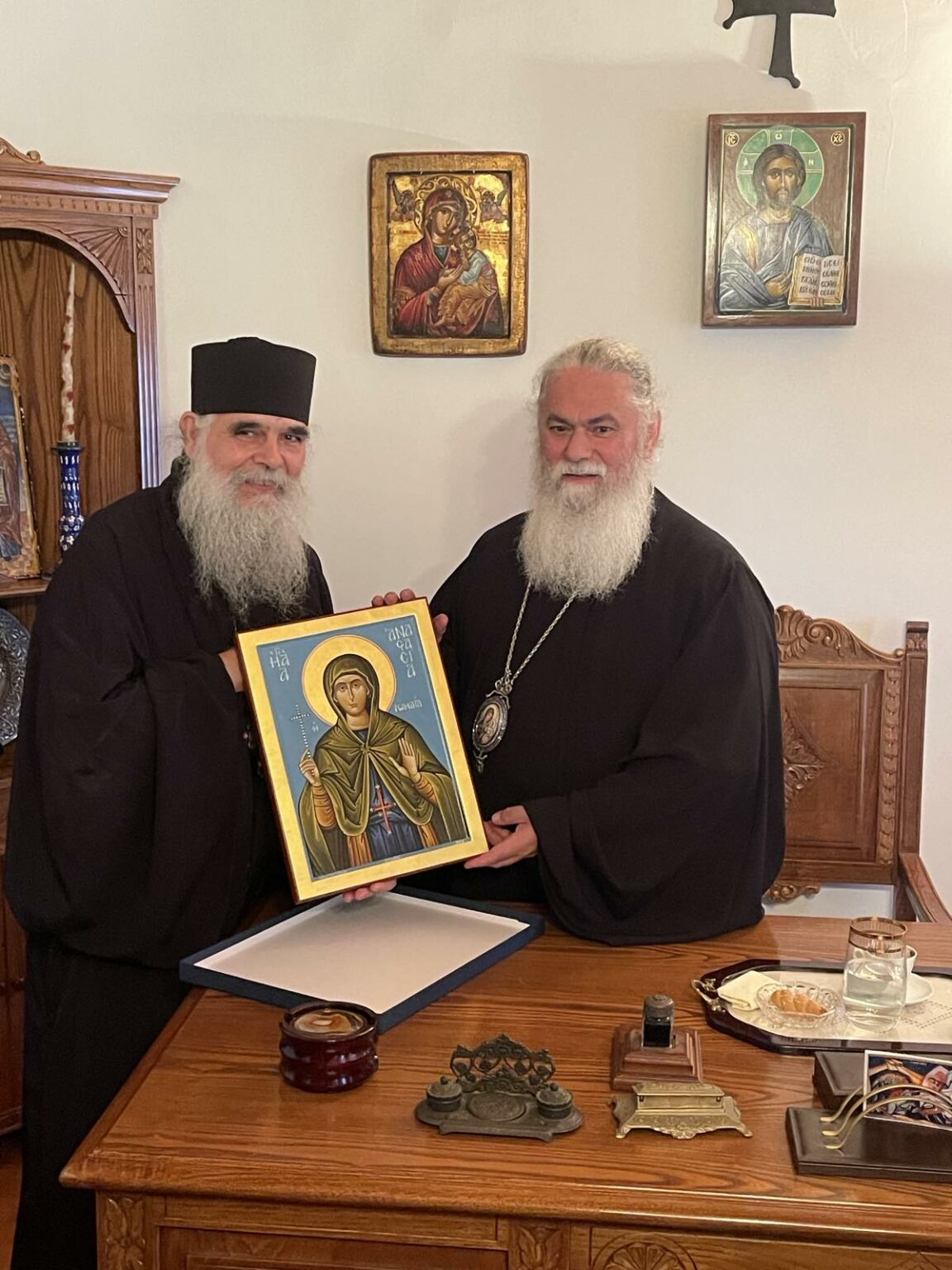 Στο Αγιο Ορος ο Μητροπολίτης Καλαβρύτων και Αιγιαλείας Ιερώνυμος - ΦΩΤΟ