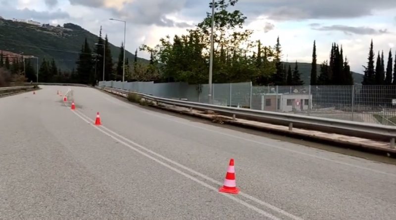 Ναύπακτος: Τούμπαρε φορτηγό ανακύκλωσης στην Περιμετρική - ΒΙΝΤΕΟ ...