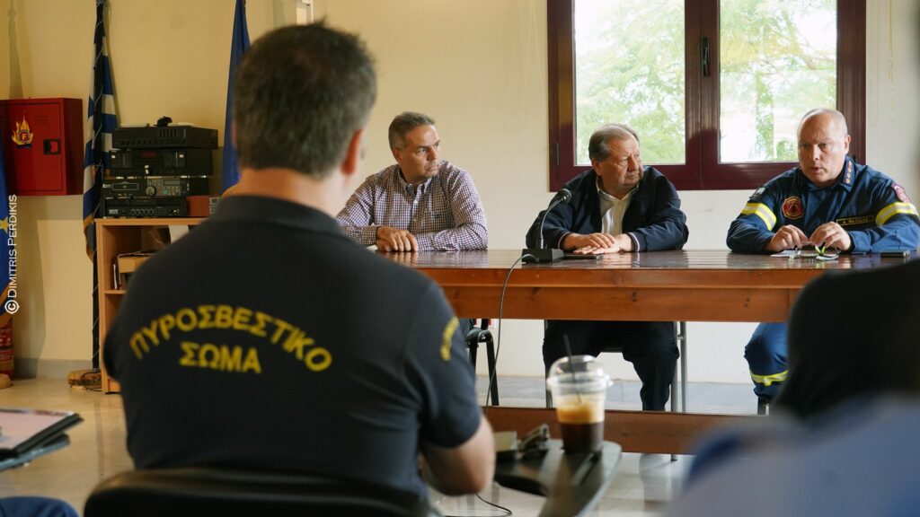 Προληπτική απομάκρυνση κατοίκων μικρού οικισμού - «Επιθετικές ...