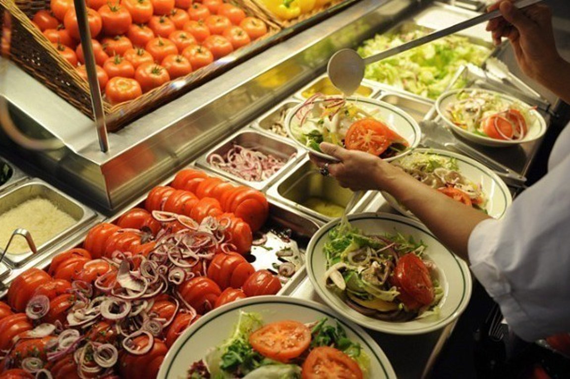 Η αντικατάσταση ζωικών τροφίμων με φυτικά σχετίζεται με μειωμένο ...