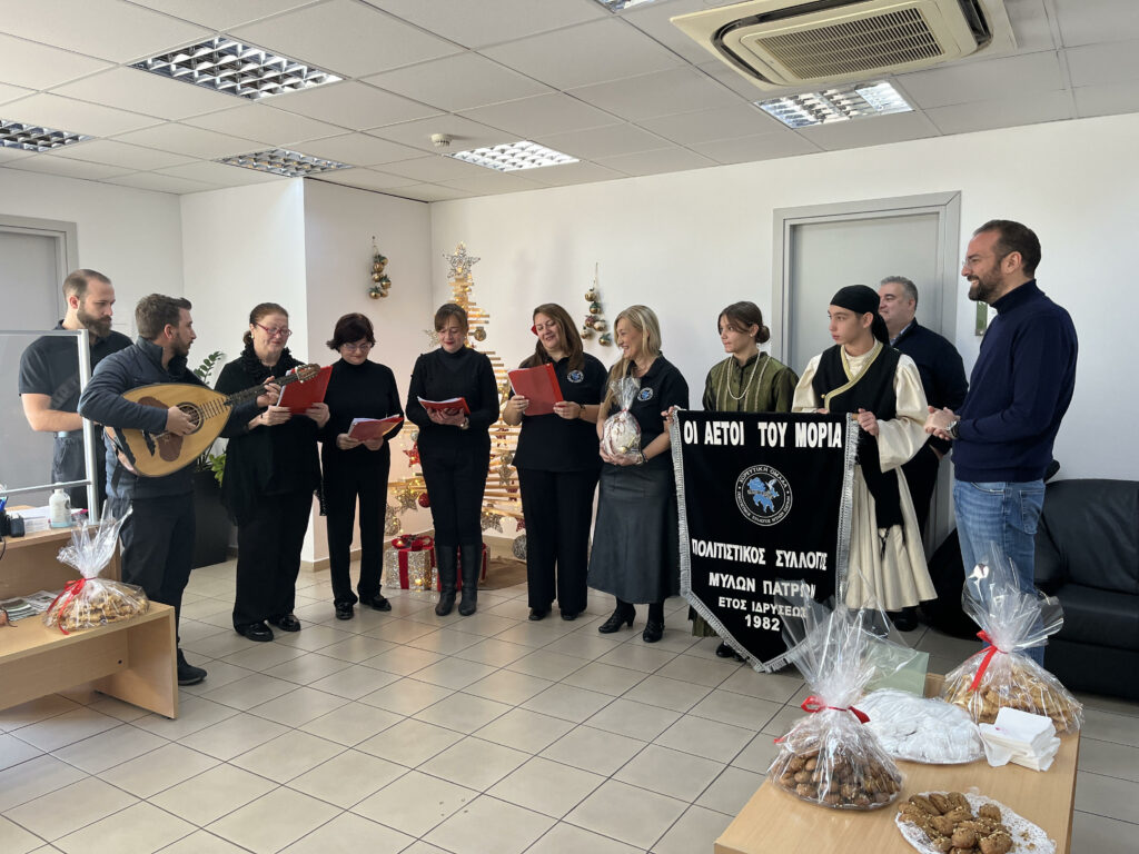Πρωτοχρονιάτικα Κάλαντα και ευχές στoν περιφερειάρχη Νεκτάριο Φαρμάκη ...