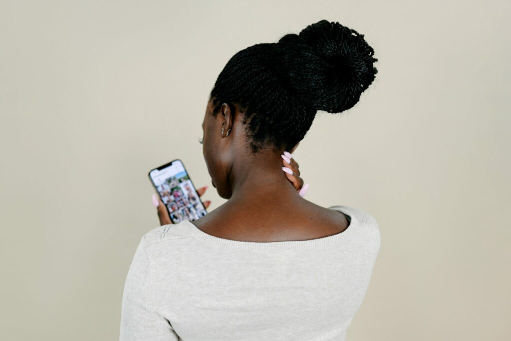 «Tech Neck»: Τι είναι και πως να το αποφύγεις