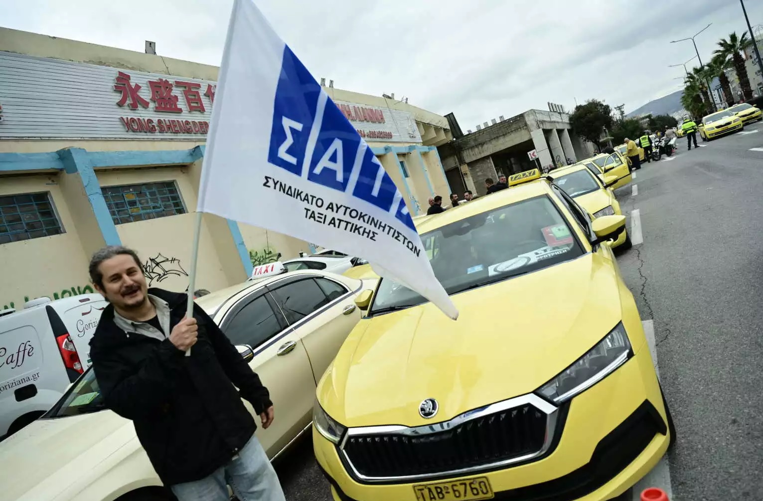 Αθήνα - Απεργία ταξί: Ξεκίνησε η πορεία διαμαρτυρίας των οδηγών – Ποιες ...
