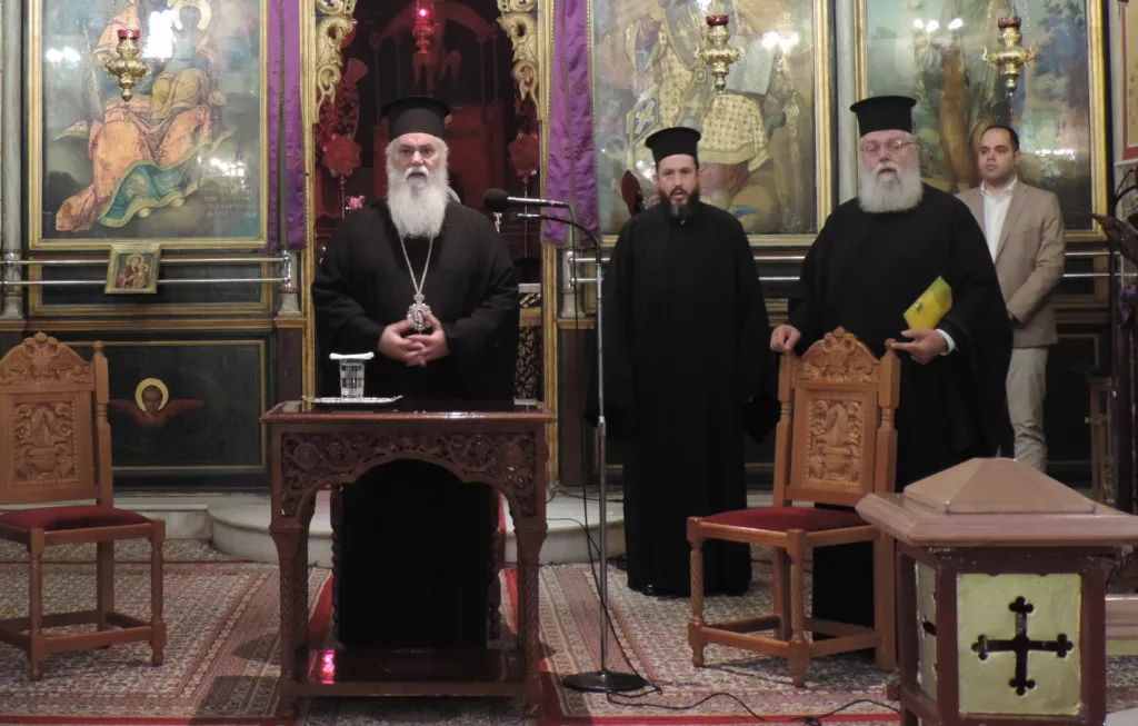 Νέα ιερά βέλη προς κυβερνώντες από τον Μητροπολίτη Ιερώνυμο ...