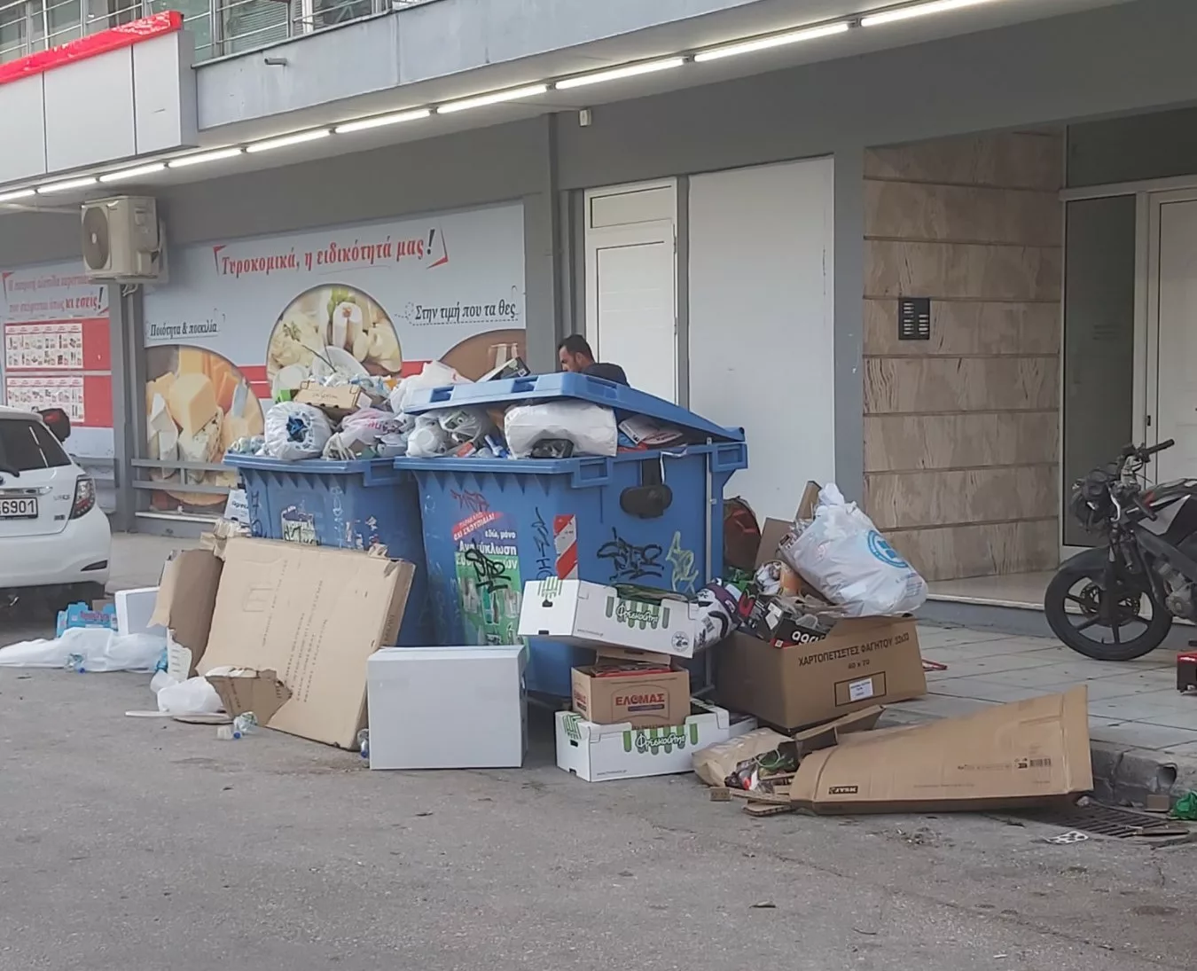 Πάτρα: «Βουνά» σκουπιδιών ξαφνικά σε δρόμους - Τι εξηγεί ο Δήμος | ΕΙΔΗΣΕΙΣ