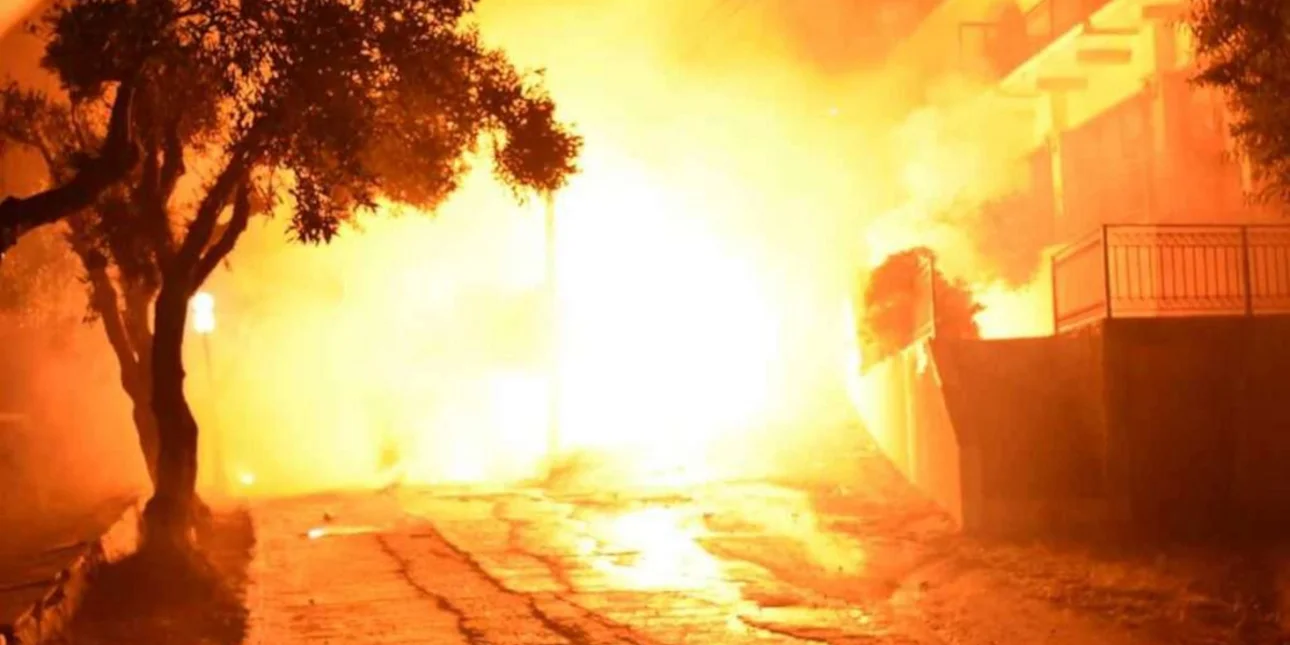 Λήμνος: Ανάσταση με αυτοσχέδια βεγγαλικά -Εκαναν τη νύχτα μέρα ΦΩΤΟ ...