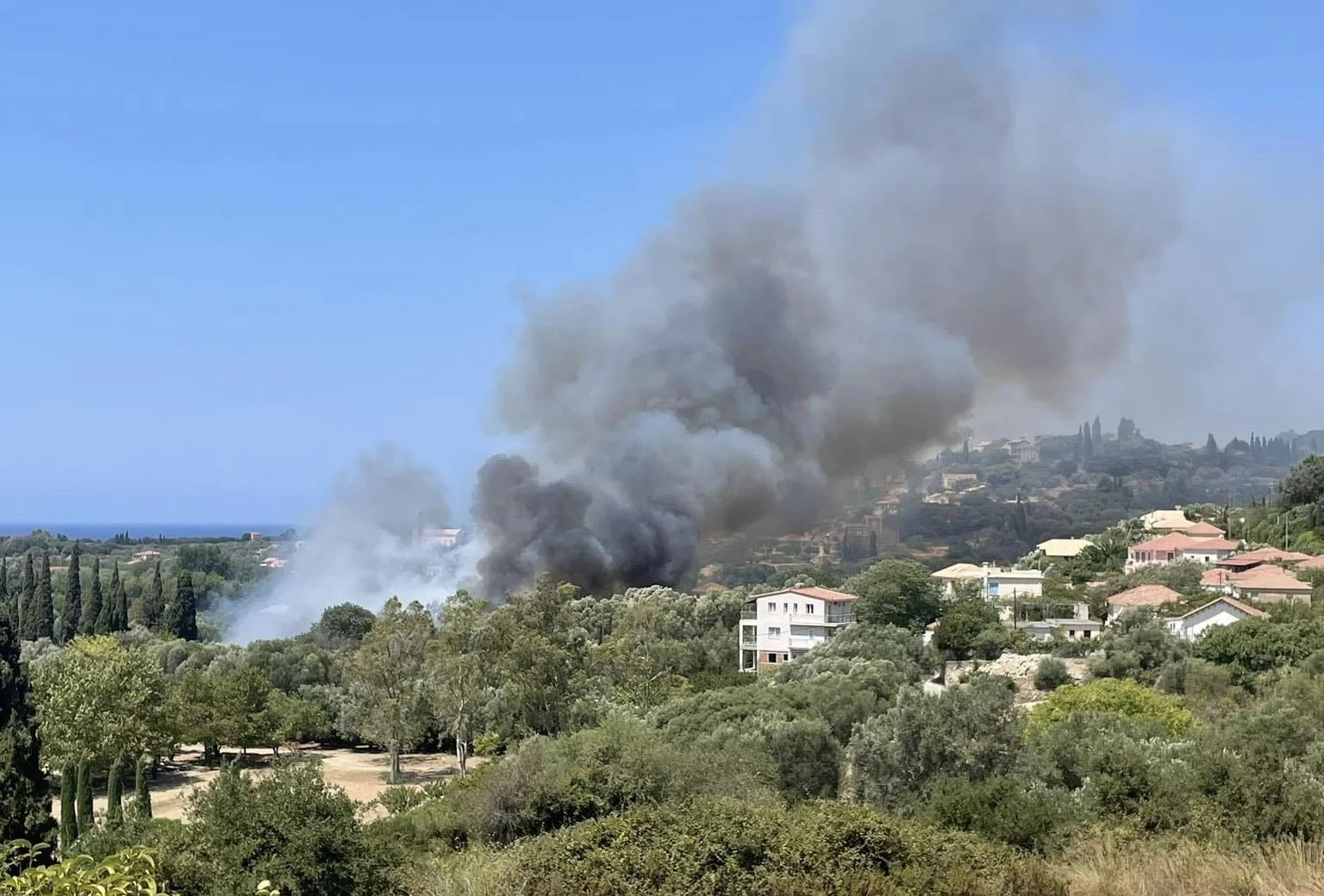 Κεφαλονιά: Φωτιά στην περιοχή Σβορωνάτα, ήχησε το 112
