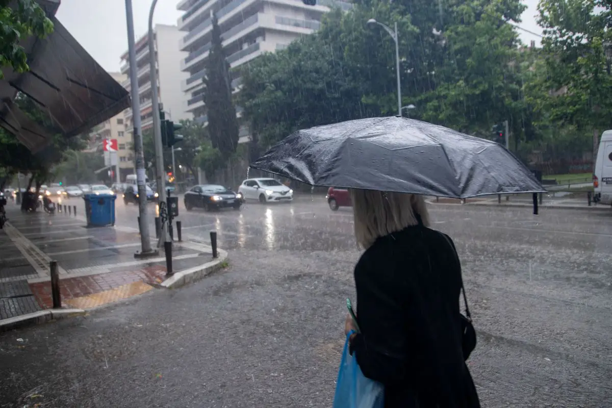 Κακοκαιρία Bora: Καταιγίδες μέχρι και τη Δευτέρα λέει το νέο έκτακτο ...