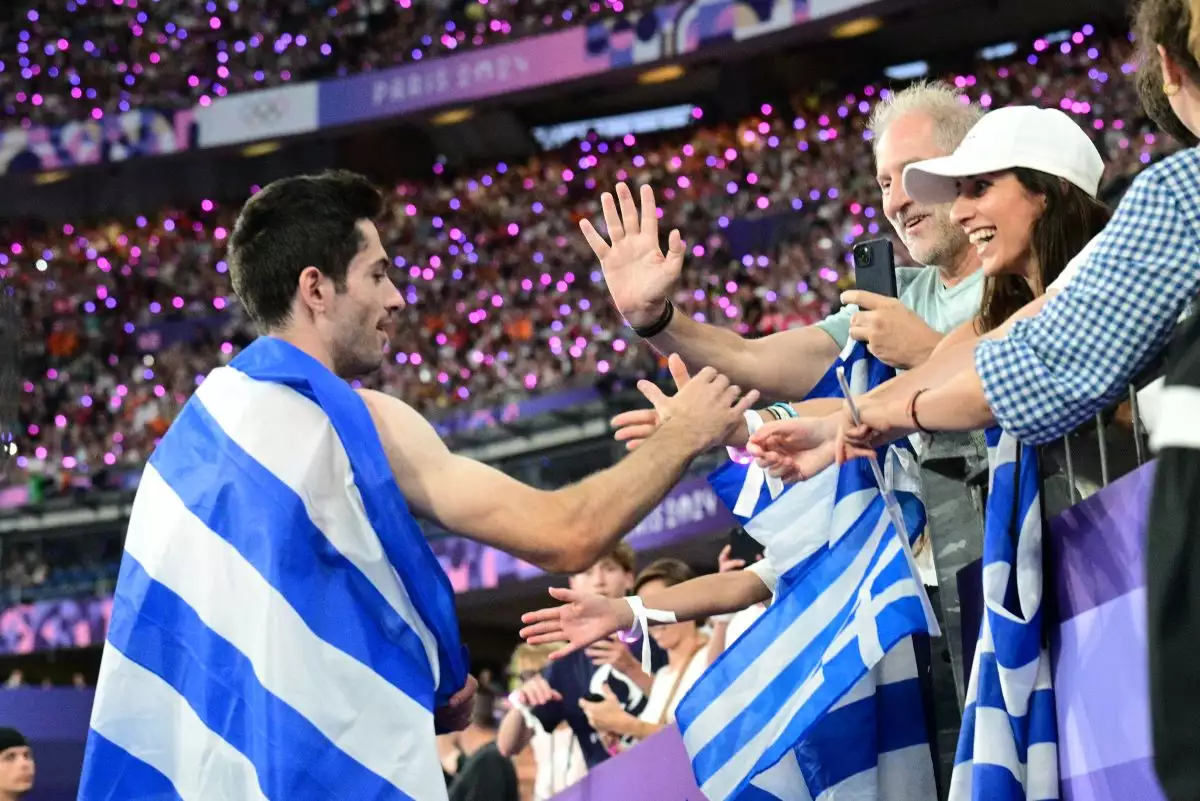 Ολυμπιακοί Αγώνες 2024: Με πειράγματα και αγκαλιές η υποδοχή του ...