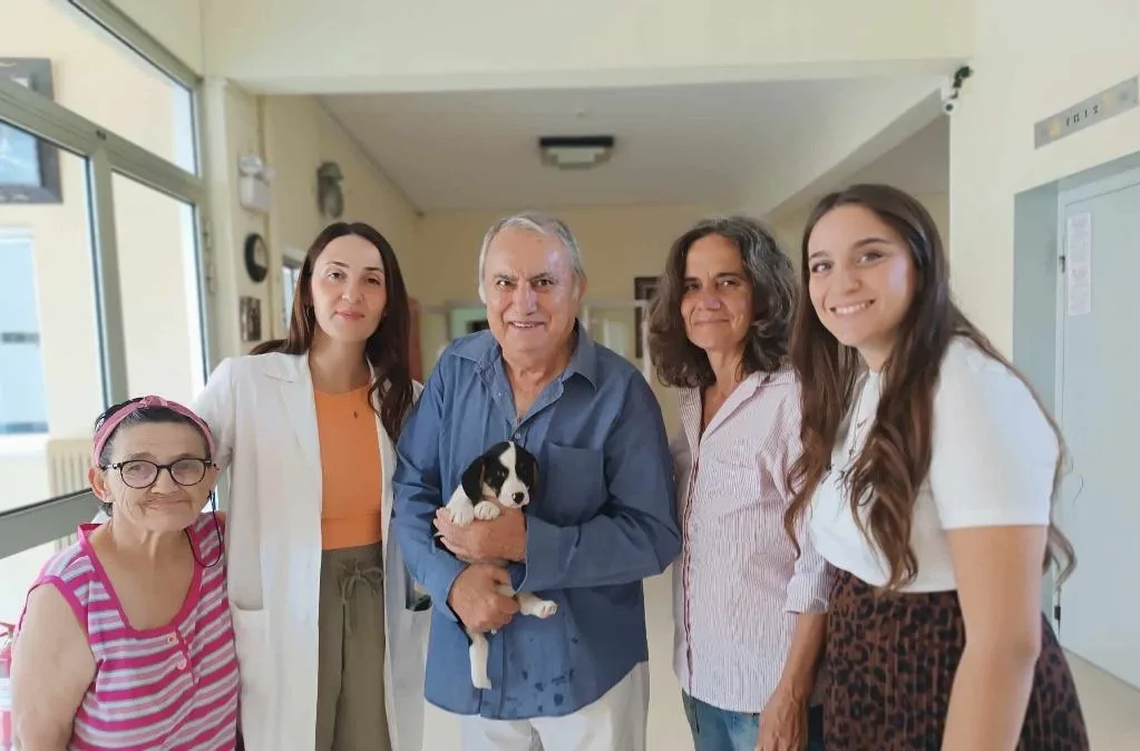 Πάτρα: Η δημοτική αρχή στο Κωνσταντοπούλειο με τα αδεσποτάκια της Δομής ...
