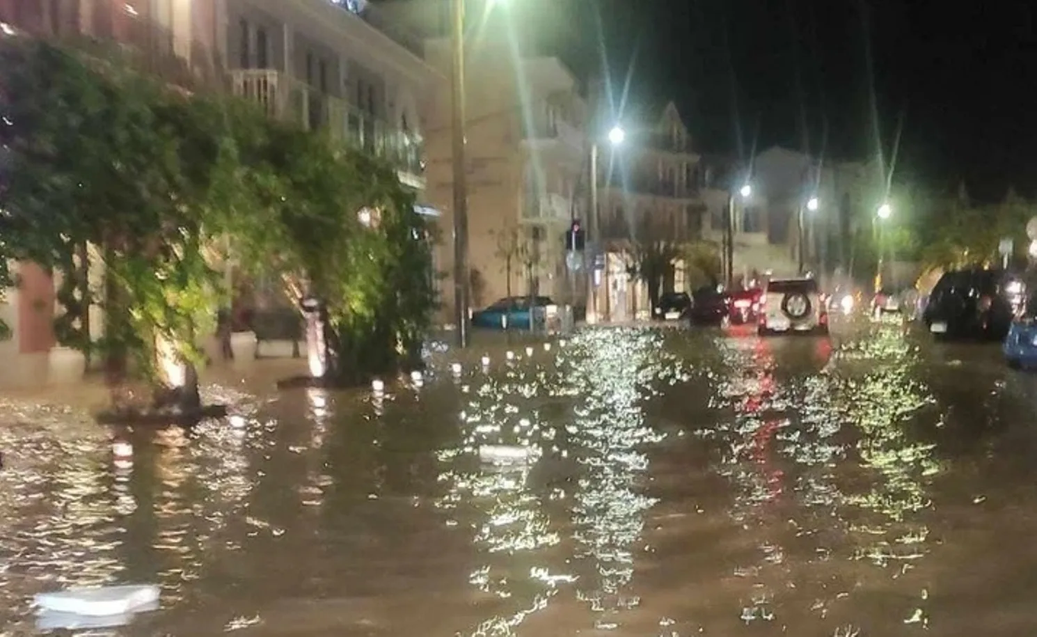 Εγινε «Βενετία»... το Αργοστόλι στην Κεφαλονιά, εγκλωβισμός ατόμων ...