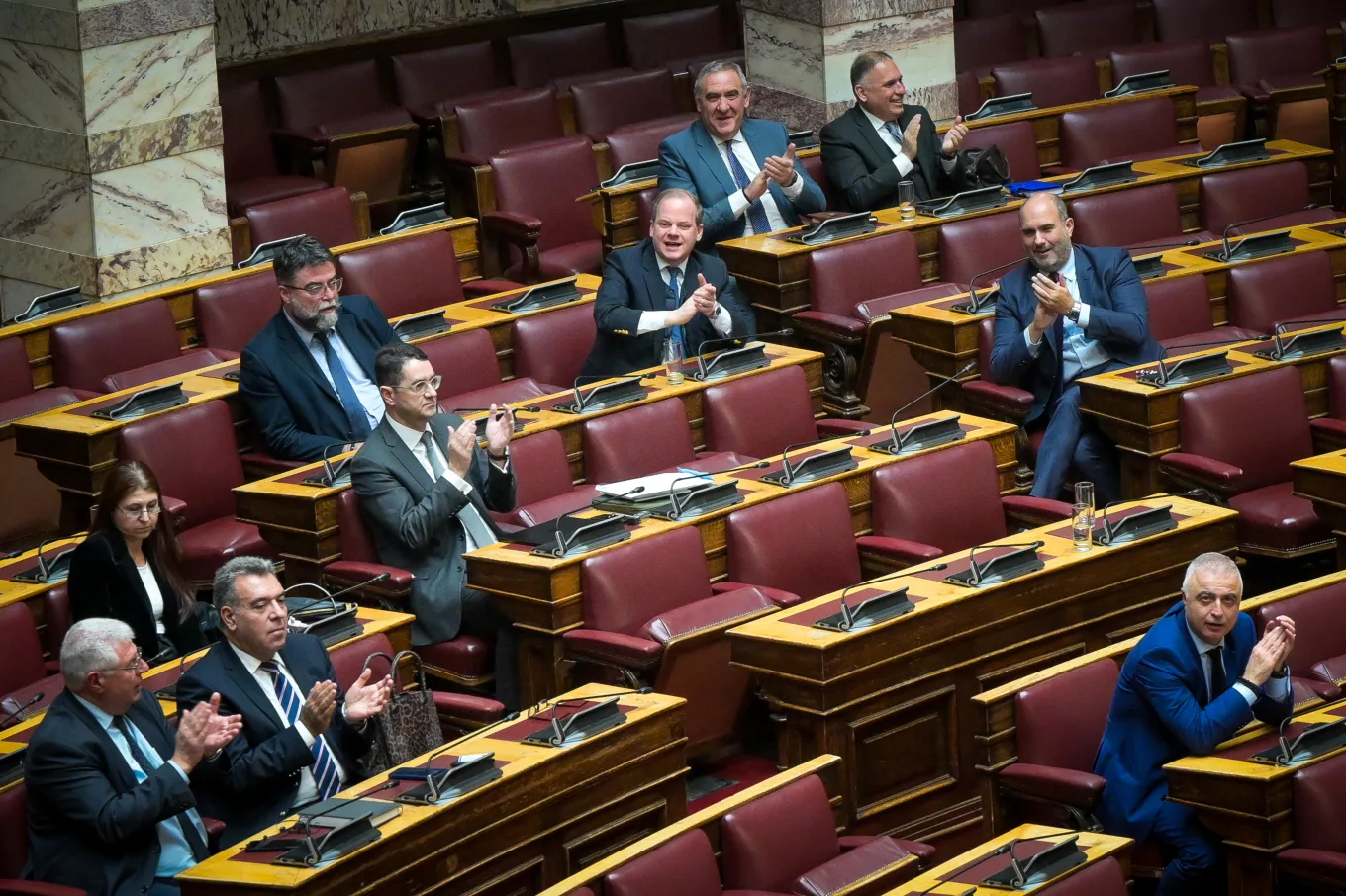 Υπερψηφίστηκε το νομοσχέδιο για τον κατώτατο μισθό με 157 ψήφους υπέρ ...