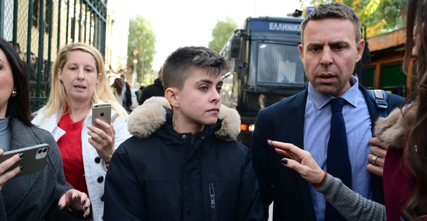 Σοκάρει το βίντεο της Ειρήνης Μουρτζούκου στο TikTok: Βασανίζει μία ...